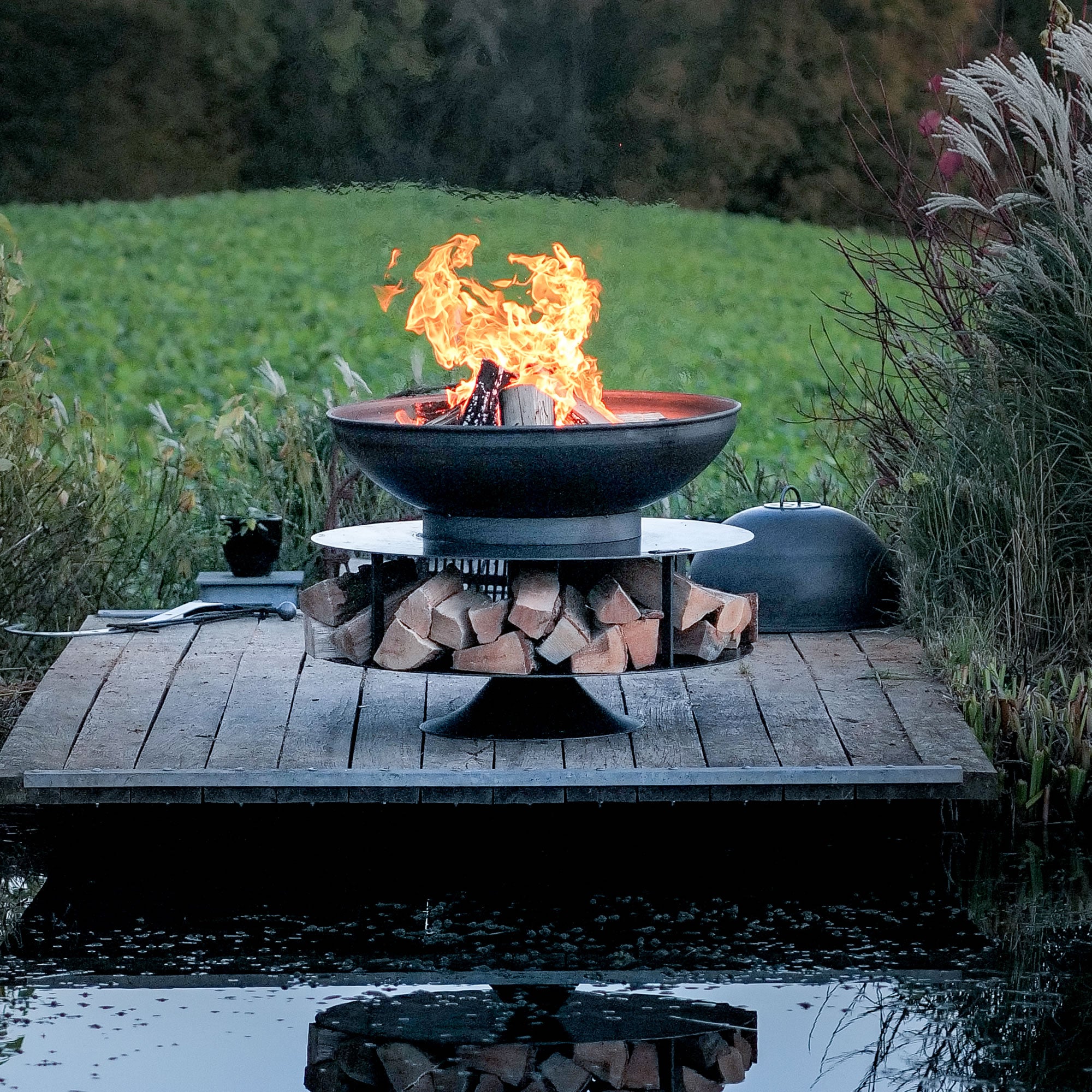 Firepits UK Ring of Logs 90cm Firepit with Swing Arm BBQ Rack